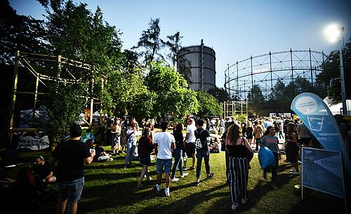 Mit Bus und Straßenbahn zum Modular Festival